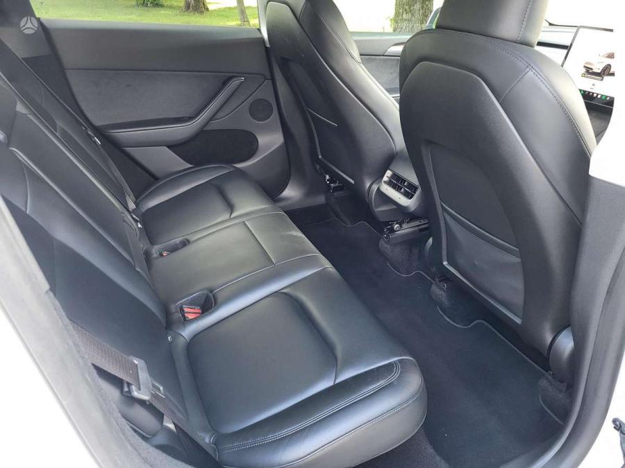 White Tesla Model Y 2023 in Vilnius, with an engine capacity of 0.00 L and mileage of 276 thousand km for 21900 €, photo 16 on AUTOMOTO.COM.LV