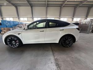 Белый Тесла Модель Y 2023 в Вильнюс, объемом двигателя 0.00 л и пробегом 73 тыс. км за 38900 €, фото 9 на AUTOMOTO.COM.LV