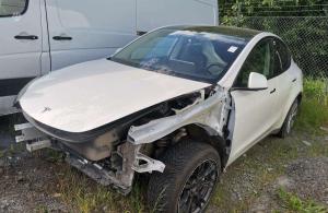 Balts Tesla Model Y 2023 Viļņa, ar dzinēja tilpumu 0.00 L un nobraukumu 24 tūkst. km par 12600 €, foto 4 vietnē AUTOMOTO.COM.LV
