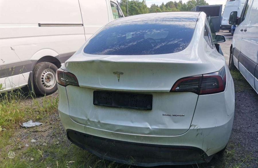 Balts Tesla Model Y 2023 Viļņa, ar dzinēja tilpumu 0.00 L un nobraukumu 24 tūkst. km par 12600 €, foto 6 vietnē AUTOMOTO.COM.LV