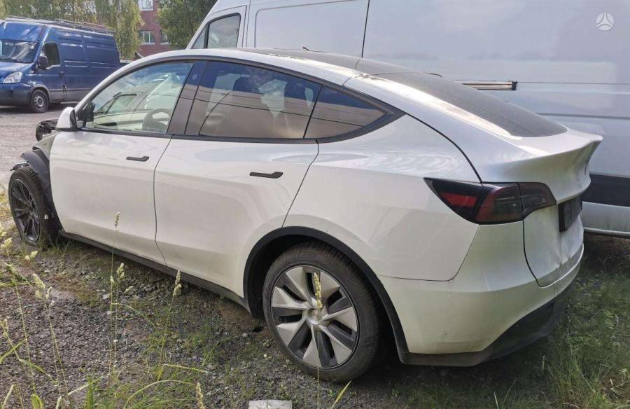 Balts Tesla Model Y 2023 Viļņa, ar dzinēja tilpumu 0.00 L un nobraukumu 24 tūkst. km par 12600 €, foto 7 vietnē AUTOMOTO.COM.LV