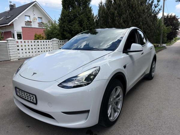 White Tesla Model Y 2023 in Kaunas, with an engine capacity of 0.00 L and mileage of 52 thousand km for 37700 €, photo 1 on AUTOMOTO.COM.LV