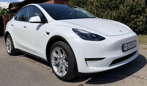 White Tesla Model Y 2023 in Kaunas, with an engine capacity of 0.00 L and mileage of 52 thousand km for 37700 €, photo 4 on AUTOMOTO.COM.LV