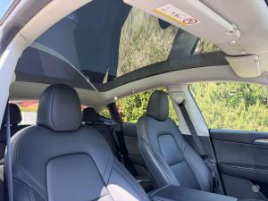 White Tesla Model Y 2023 in Kaunas, with an engine capacity of 0.00 L and mileage of 52 thousand km for 37700 €, photo 14 on AUTOMOTO.COM.LV