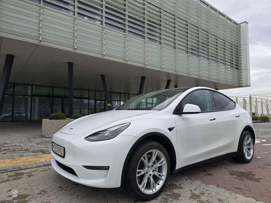 Balts Tesla Model Y 2023 Klaipėda, ar dzinēja tilpumu 0.00 L un nobraukumu 52 tūkst. km par 32500 €, foto 1 vietnē AUTOMOTO.COM.LV