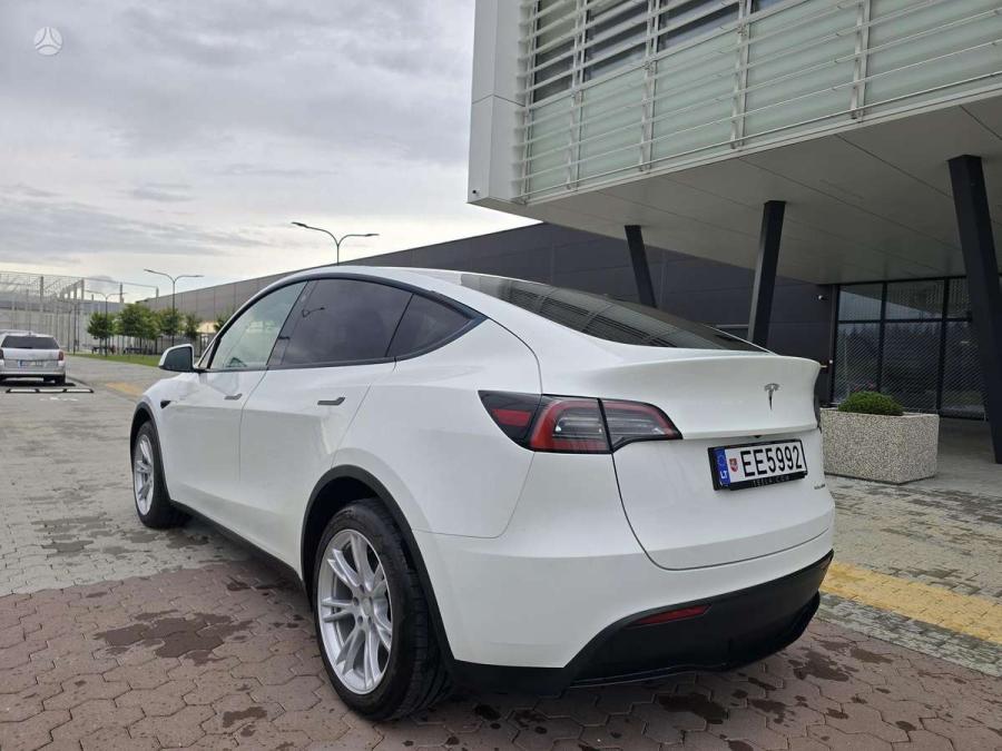 Balts Tesla Model Y 2023 Klaipėda, ar dzinēja tilpumu 0.00 L un nobraukumu 52 tūkst. km par 32500 €, foto 4 vietnē AUTOMOTO.COM.LV