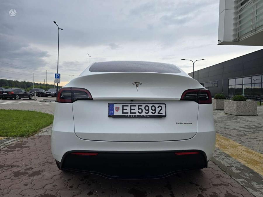 Balts Tesla Model Y 2023 Klaipėda, ar dzinēja tilpumu 0.00 L un nobraukumu 52 tūkst. km par 32500 €, foto 5 vietnē AUTOMOTO.COM.LV