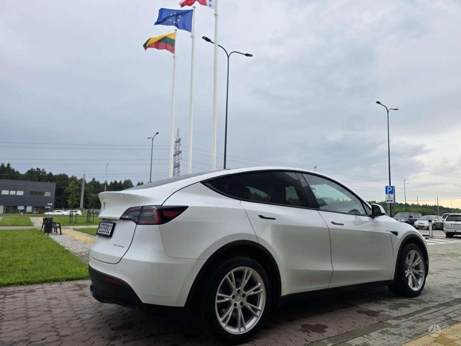 Balts Tesla Model Y 2023 Klaipėda, ar dzinēja tilpumu 0.00 L un nobraukumu 52 tūkst. km par 32500 €, foto 6 vietnē AUTOMOTO.COM.LV