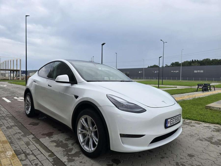 Balts Tesla Model Y 2023 Klaipėda, ar dzinēja tilpumu 0.00 L un nobraukumu 52 tūkst. km par 32500 €, foto 8 vietnē AUTOMOTO.COM.LV