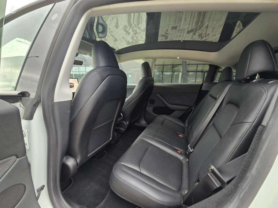 Balts Tesla Model Y 2023 Klaipėda, ar dzinēja tilpumu 0.00 L un nobraukumu 52 tūkst. km par 32500 €, foto 13 vietnē AUTOMOTO.COM.LV