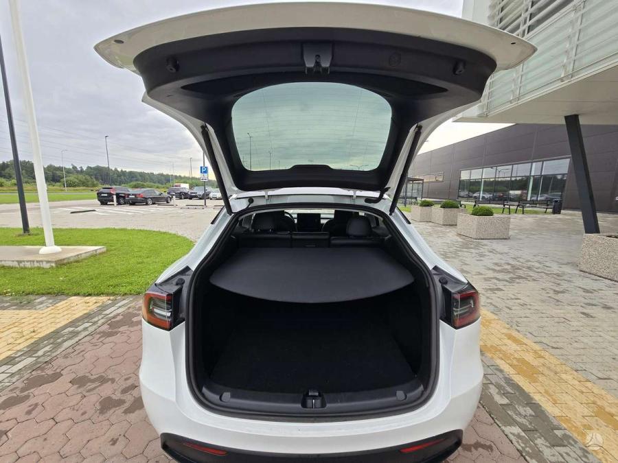 Balts Tesla Model Y 2023 Klaipėda, ar dzinēja tilpumu 0.00 L un nobraukumu 52 tūkst. km par 32500 €, foto 16 vietnē AUTOMOTO.COM.LV