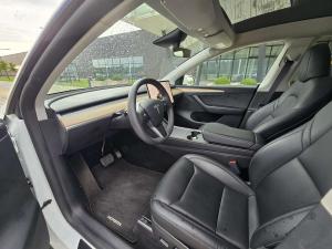 Balts Tesla Model Y 2023 Klaipėda, ar dzinēja tilpumu 0.00 L un nobraukumu 52 tūkst. km par 32500 €, foto 21 vietnē AUTOMOTO.COM.LV