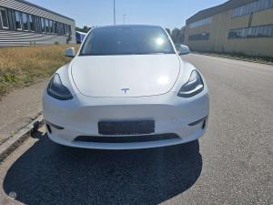 Balts Tesla Model Y 2023 Viļņa, ar dzinēja tilpumu 0.00 L un nobraukumu 111 tūkst. km par 33999 €, foto 3 vietnē AUTOMOTO.COM.LV