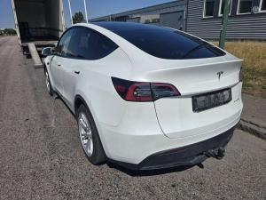 Balts Tesla Model Y 2023 Viļņa, ar dzinēja tilpumu 0.00 L un nobraukumu 111 tūkst. km par 33999 €, foto 4 vietnē AUTOMOTO.COM.LV