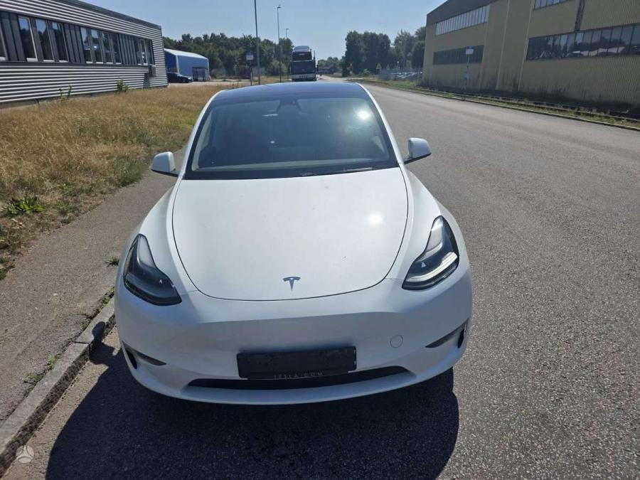 Balts Tesla Model Y 2023 Viļņa, ar dzinēja tilpumu 0.00 L un nobraukumu 111 tūkst. km par 33999 €, foto 8 vietnē AUTOMOTO.COM.LV