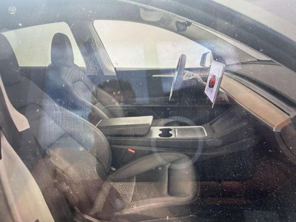 White Tesla Model Y 2023 in Vilnius, with an engine capacity of 0.00 L and mileage of 111 thousand km for 33999 €, photo 9 on AUTOMOTO.COM.LV