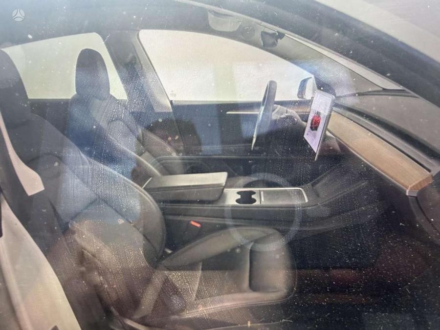 Balts Tesla Model Y 2023 Viļņa, ar dzinēja tilpumu 0.00 L un nobraukumu 111 tūkst. km par 33999 €, foto 10 vietnē AUTOMOTO.COM.LV