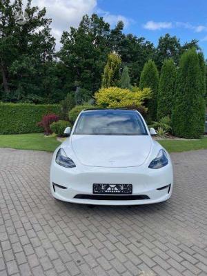White Tesla Model Y 2023 in Kaunas, with an engine capacity of 0.00 L and mileage of 58 thousand km for 31500 €, photo 3 on AUTOMOTO.COM.LV