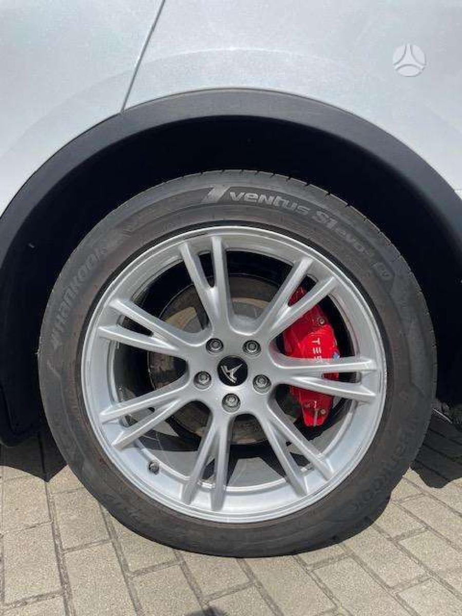 White Tesla Model Y 2023 in Kaunas, with an engine capacity of 0.00 L and mileage of 58 thousand km for 31500 €, photo 8 on AUTOMOTO.COM.LV
