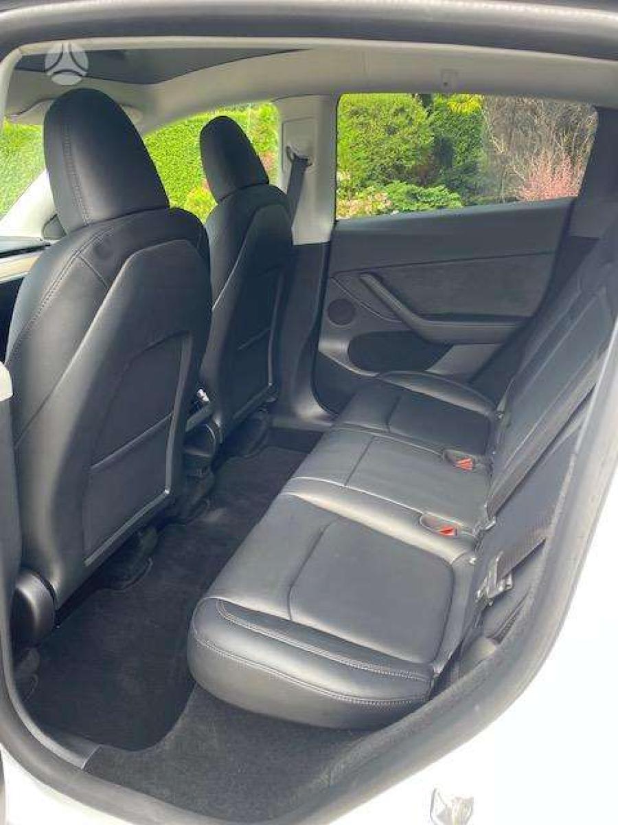 White Tesla Model Y 2023 in Kaunas, with an engine capacity of 0.00 L and mileage of 58 thousand km for 31500 €, photo 12 on AUTOMOTO.COM.LV