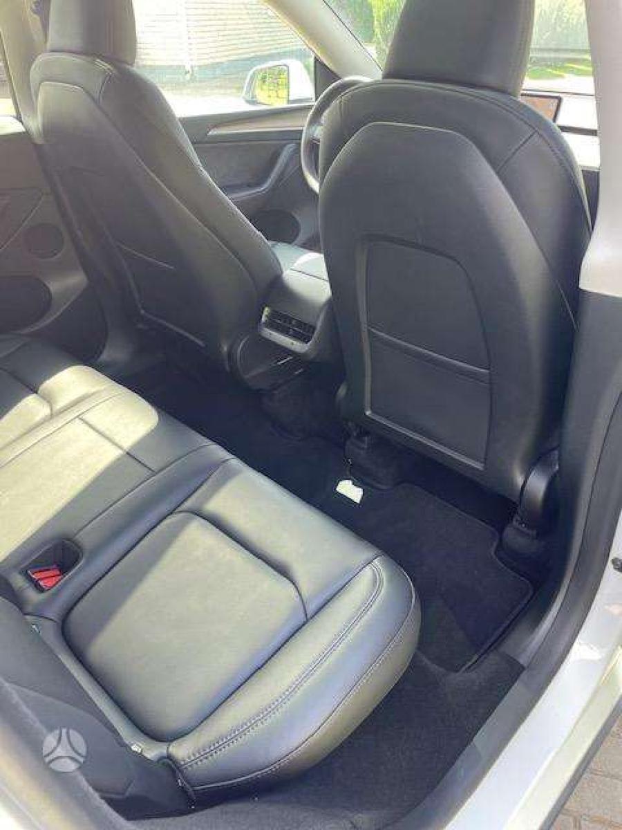 White Tesla Model Y 2023 in Kaunas, with an engine capacity of 0.00 L and mileage of 58 thousand km for 31500 €, photo 16 on AUTOMOTO.COM.LV