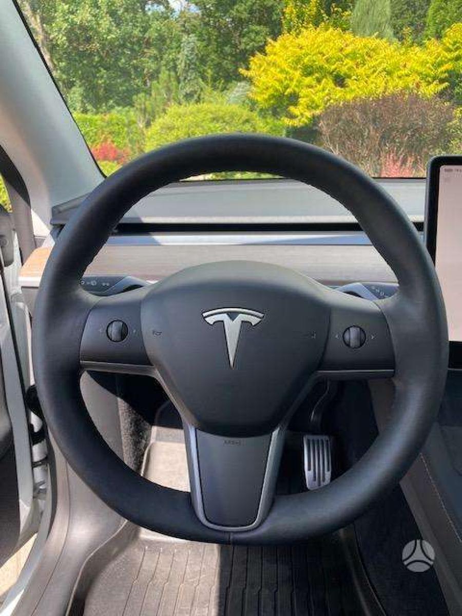 White Tesla Model Y 2023 in Kaunas, with an engine capacity of 0.00 L and mileage of 58 thousand km for 31500 €, photo 19 on AUTOMOTO.COM.LV