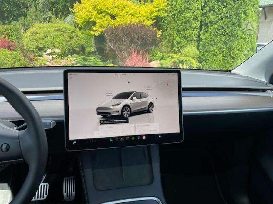 White Tesla Model Y 2023 in Kaunas, with an engine capacity of 0.00 L and mileage of 58 thousand km for 31500 €, photo 20 on AUTOMOTO.COM.LV