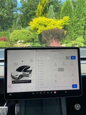 White Tesla Model Y 2023 in Kaunas, with an engine capacity of 0.00 L and mileage of 58 thousand km for 31500 €, photo 22 on AUTOMOTO.COM.LV