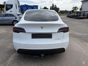 White Tesla Model Y 2023 in Kaunas, with an engine capacity of 0.00 L and mileage of 90 thousand km for 23490 €, photo 4 on AUTOMOTO.COM.LV