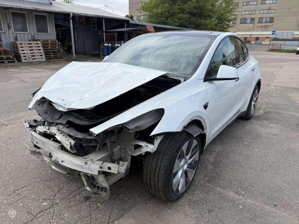 Balts Tesla Model Y 2023 Kauņa, ar dzinēja tilpumu 0.00 L un nobraukumu 90 tūkst. km par 23490 €, foto 6 vietnē AUTOMOTO.COM.LV