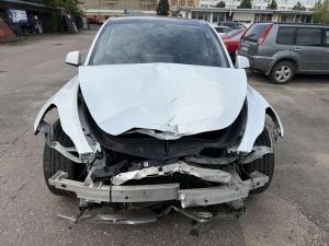 White Tesla Model Y 2023 in Kaunas, with an engine capacity of 0.00 L and mileage of 90 thousand km for 23490 €, photo 8 on AUTOMOTO.COM.LV