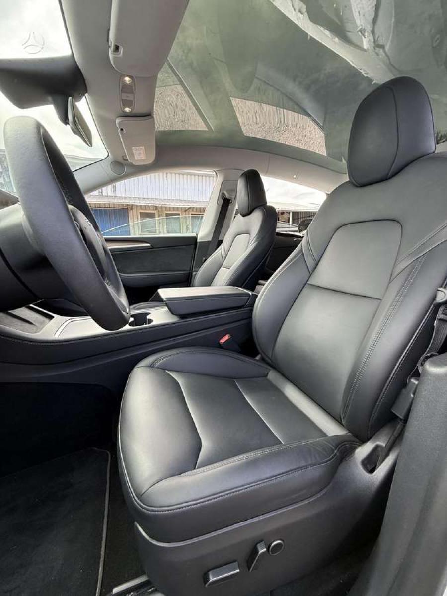White Tesla Model Y 2023 in Kaunas, with an engine capacity of 0.00 L and mileage of 90 thousand km for 23490 €, photo 12 on AUTOMOTO.COM.LV