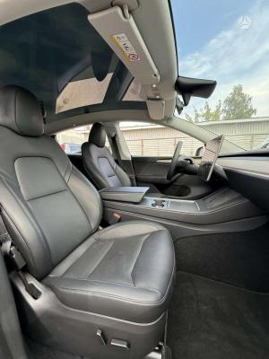 White Tesla Model Y 2023 in Kaunas, with an engine capacity of 0.00 L and mileage of 90 thousand km for 23490 €, photo 14 on AUTOMOTO.COM.LV