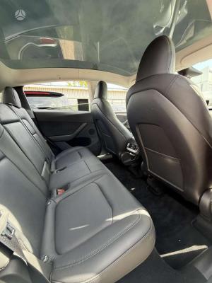 White Tesla Model Y 2023 in Kaunas, with an engine capacity of 0.00 L and mileage of 90 thousand km for 23490 €, photo 15 on AUTOMOTO.COM.LV