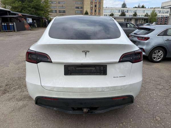 Balts Tesla Model Y 2023 Kauņa, ar dzinēja tilpumu 0.00 L un nobraukumu 77 tūkst. km par 22990 €, foto 4 vietnē AUTOMOTO.COM.LV