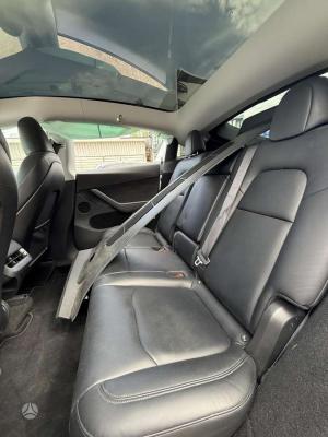 White Tesla Model Y 2023 in Kaunas, with an engine capacity of 0.00 L and mileage of 77 thousand km for 22990 €, photo 11 on AUTOMOTO.COM.LV
