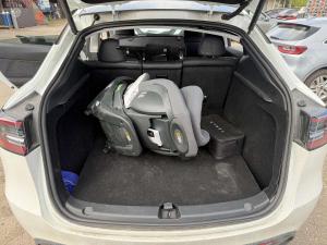 White Tesla Model Y 2023 in Kaunas, with an engine capacity of 0.00 L and mileage of 77 thousand km for 22990 €, photo 12 on AUTOMOTO.COM.LV