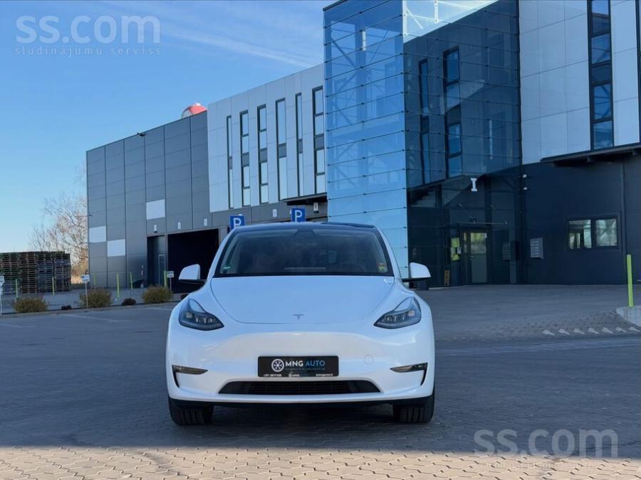 Белый Тесла Модель Y 2023 в Рига, объемом двигателя 0.00 л и пробегом 65 тыс. км за 37900 €, фото 3 на AUTOMOTO.COM.LV