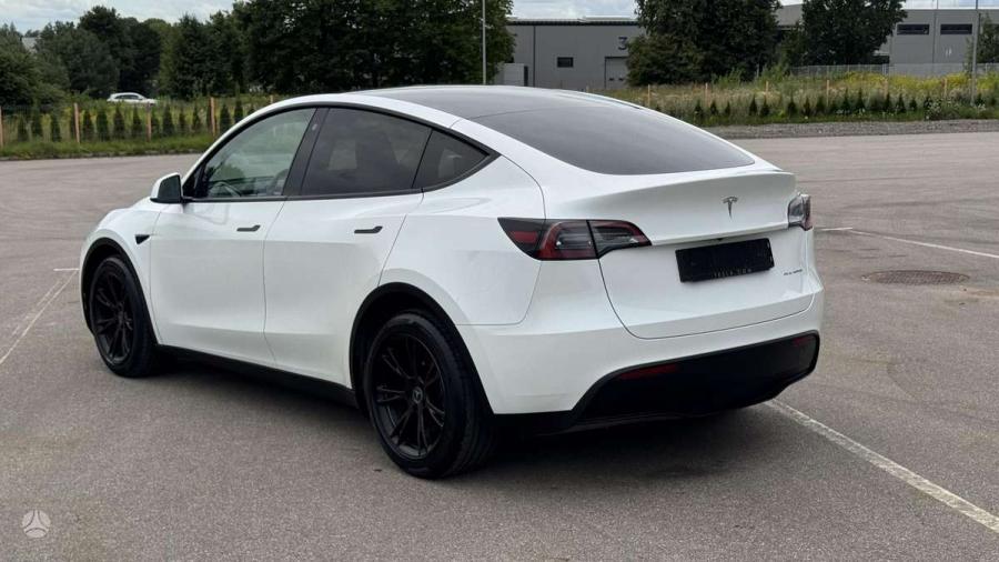 Balts Tesla Model Y 2023 Viļņa, ar dzinēja tilpumu 0.00 L un nobraukumu 116 tūkst. km par 35000 €, foto 3 vietnē AUTOMOTO.COM.LV