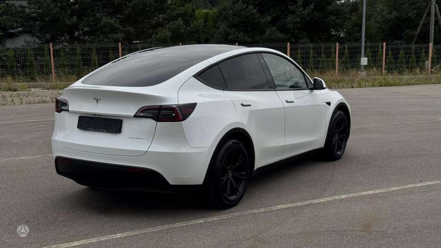 Balts Tesla Model Y 2023 Viļņa, ar dzinēja tilpumu 0.00 L un nobraukumu 116 tūkst. km par 35000 €, foto 4 vietnē AUTOMOTO.COM.LV