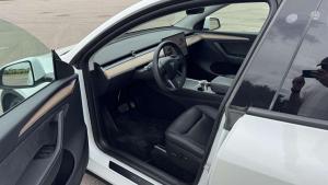 Balts Tesla Model Y 2023 Viļņa, ar dzinēja tilpumu 0.00 L un nobraukumu 116 tūkst. km par 35000 €, foto 7 vietnē AUTOMOTO.COM.LV