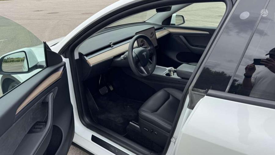 Balts Tesla Model Y 2023 Viļņa, ar dzinēja tilpumu 0.00 L un nobraukumu 116 tūkst. km par 35000 €, foto 7 vietnē AUTOMOTO.COM.LV