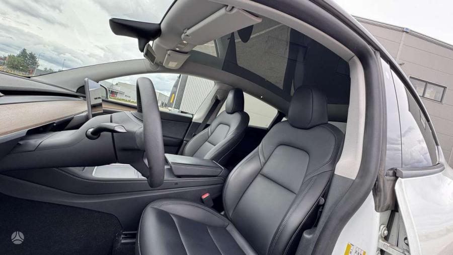 Balts Tesla Model Y 2023 Viļņa, ar dzinēja tilpumu 0.00 L un nobraukumu 116 tūkst. km par 35000 €, foto 8 vietnē AUTOMOTO.COM.LV