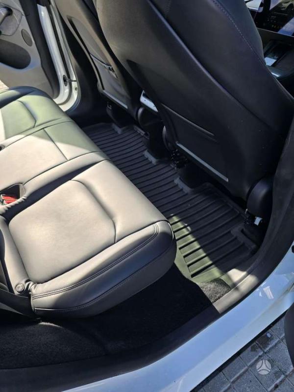 White Tesla Model Y 2023 in Vilnius, with an engine capacity of 0.00 L and mileage of 167 thousand km for 23500 €, photo 6 on AUTOMOTO.COM.LV