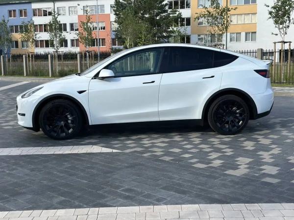 White Tesla Model Y 2023 in Jelgava, with an engine capacity of 0.00 L and mileage of 89 thousand km for 38000 €, photo 2 on AUTOMOTO.COM.LV