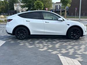 White Tesla Model Y 2023 in Jelgava, with an engine capacity of 0.00 L and mileage of 89 thousand km for 38000 €, photo 7 on AUTOMOTO.COM.LV