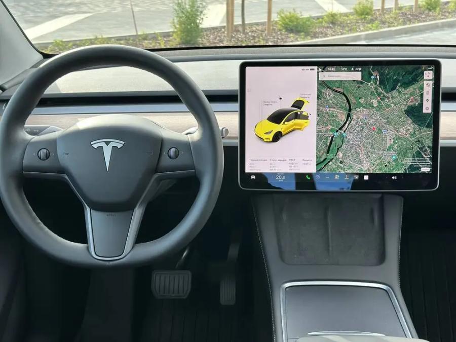White Tesla Model Y 2023 in Jelgava, with an engine capacity of 0.00 L and mileage of 89 thousand km for 38000 €, photo 14 on AUTOMOTO.COM.LV