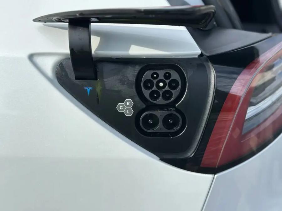 White Tesla Model Y 2023 in Jelgava, with an engine capacity of 0.00 L and mileage of 89 thousand km for 38000 €, photo 17 on AUTOMOTO.COM.LV