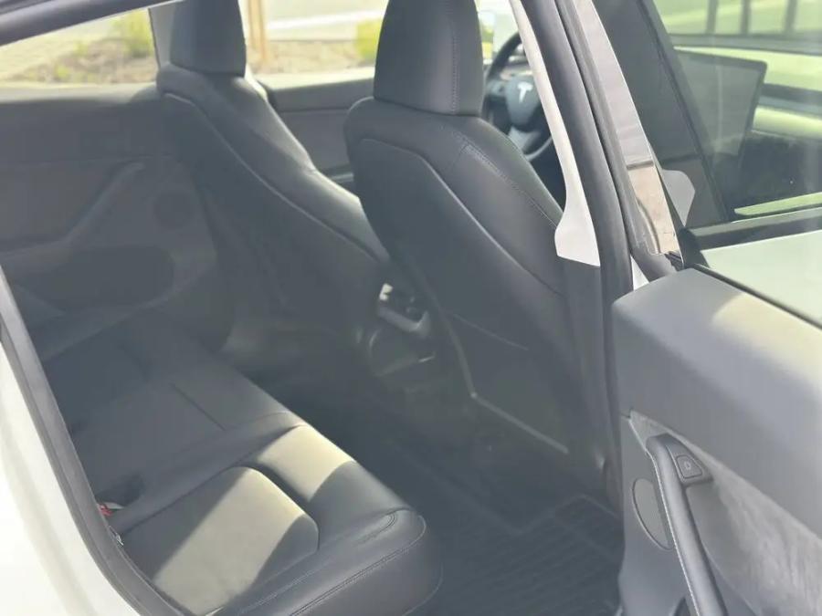 White Tesla Model Y 2023 in Jelgava, with an engine capacity of 0.00 L and mileage of 89 thousand km for 38000 €, photo 18 on AUTOMOTO.COM.LV
