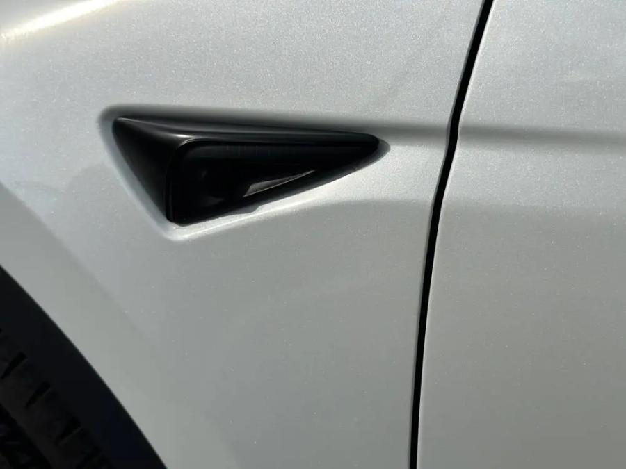 White Tesla Model Y 2023 in Jelgava, with an engine capacity of 0.00 L and mileage of 89 thousand km for 38000 €, photo 21 on AUTOMOTO.COM.LV